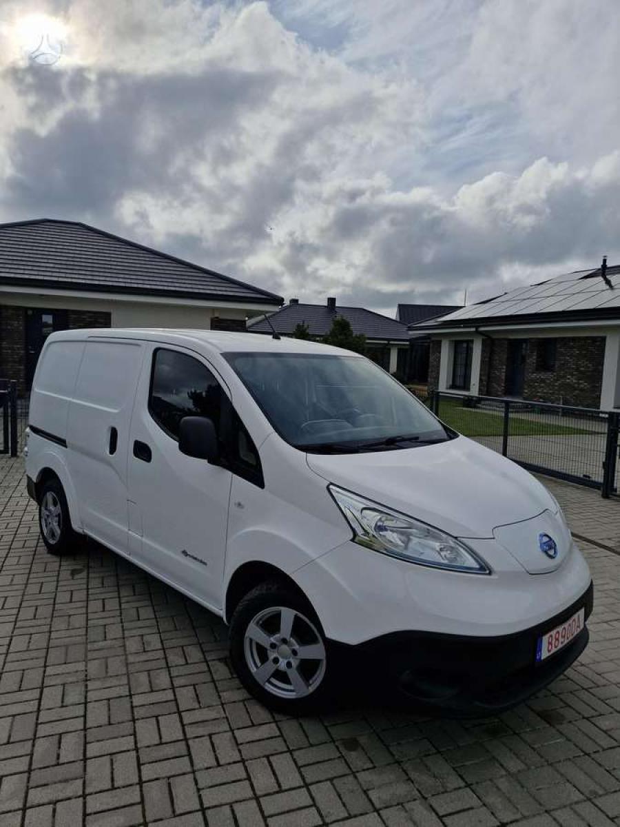 Белый Ниссан e-NV200 2015 в Паланга, объемом двигателя 0.00 л и пробегом 117 тыс. км за 7950 €, фото 3 на AUTOMOTO.COM.LV