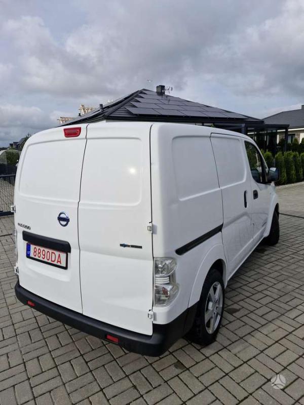 Белый Ниссан e-NV200 2015 в Паланга, объемом двигателя 0.00 л и пробегом 117 тыс. км за 7950 €, фото 3 на AUTOMOTO.COM.LV