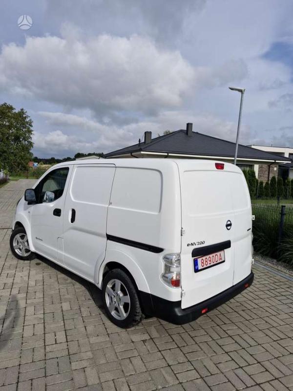 Белый Ниссан e-NV200 2015 в Паланга, объемом двигателя 0.00 л и пробегом 117 тыс. км за 7950 €, фото 4 на AUTOMOTO.COM.LV