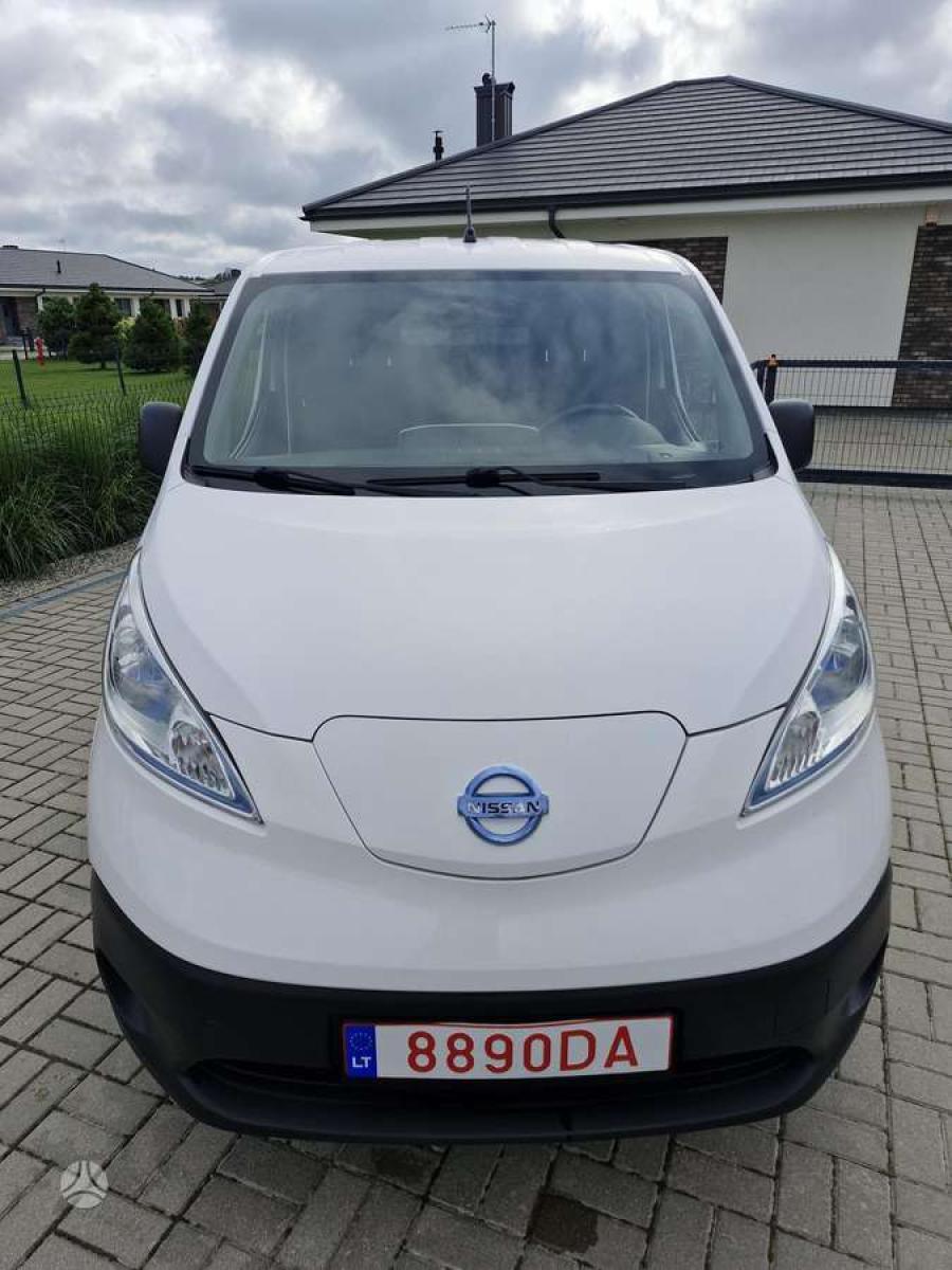 Белый Ниссан e-NV200 2015 в Паланга, объемом двигателя 0.00 л и пробегом 117 тыс. км за 7950 €, фото 6 на AUTOMOTO.COM.LV