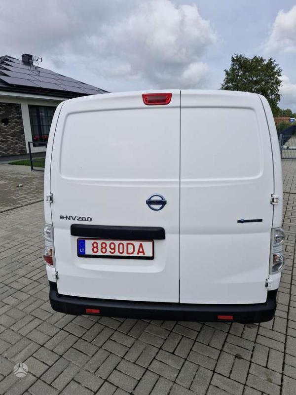 Белый Ниссан e-NV200 2015 в Паланга, объемом двигателя 0.00 л и пробегом 117 тыс. км за 7950 €, фото 6 на AUTOMOTO.COM.LV