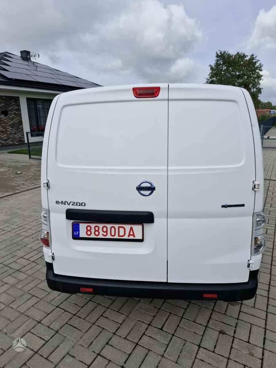 Белый Ниссан e-NV200 2015 в Паланга, объемом двигателя 0.00 л и пробегом 117 тыс. км за 7950 €, фото 7 на AUTOMOTO.COM.LV