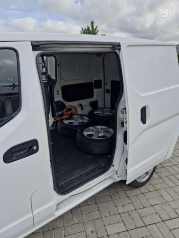 Белый Ниссан e-NV200 2015 в Паланга, объемом двигателя 0.00 л и пробегом 117 тыс. км за 7950 €, фото 8 на AUTOMOTO.COM.LV