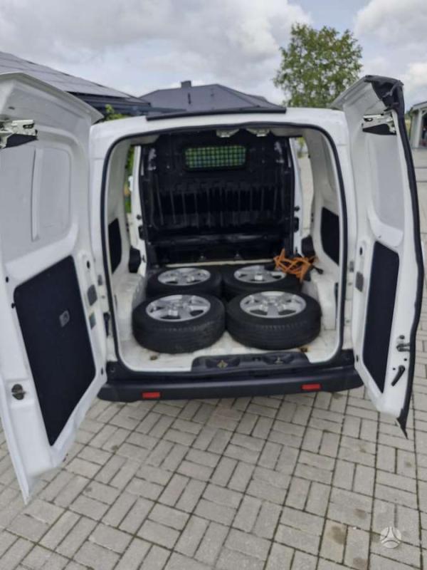 Белый Ниссан e-NV200 2015 в Паланга, объемом двигателя 0.00 л и пробегом 117 тыс. км за 7950 €, фото 9 на AUTOMOTO.COM.LV