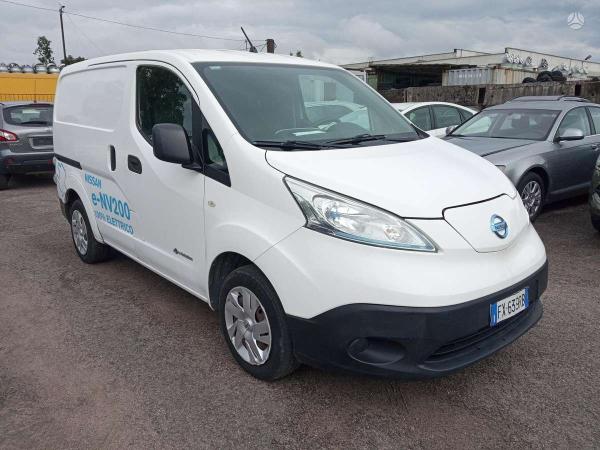 Balts Nissan e-NV200 2015 Panevēža, ar dzinēja tilpumu 0.00 L un nobraukumu 145 tūkst. km par 5600 €, foto 2 vietnē AUTOMOTO.COM.LV