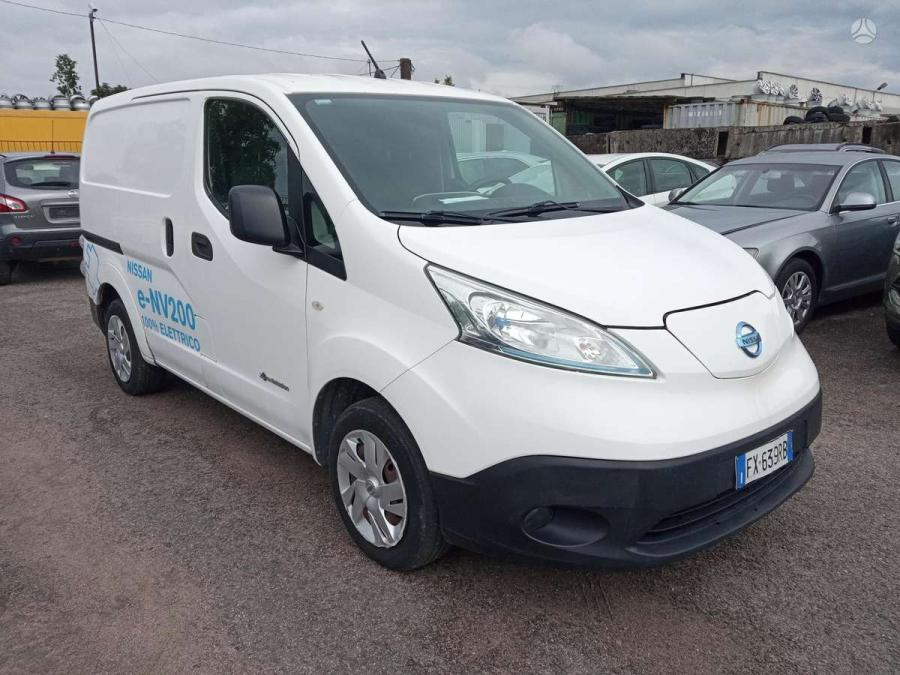 Balts Nissan e-NV200 2015 Panevēža, ar dzinēja tilpumu 0.00 L un nobraukumu 145 tūkst. km par 5600 €, foto 3 vietnē AUTOMOTO.COM.LV