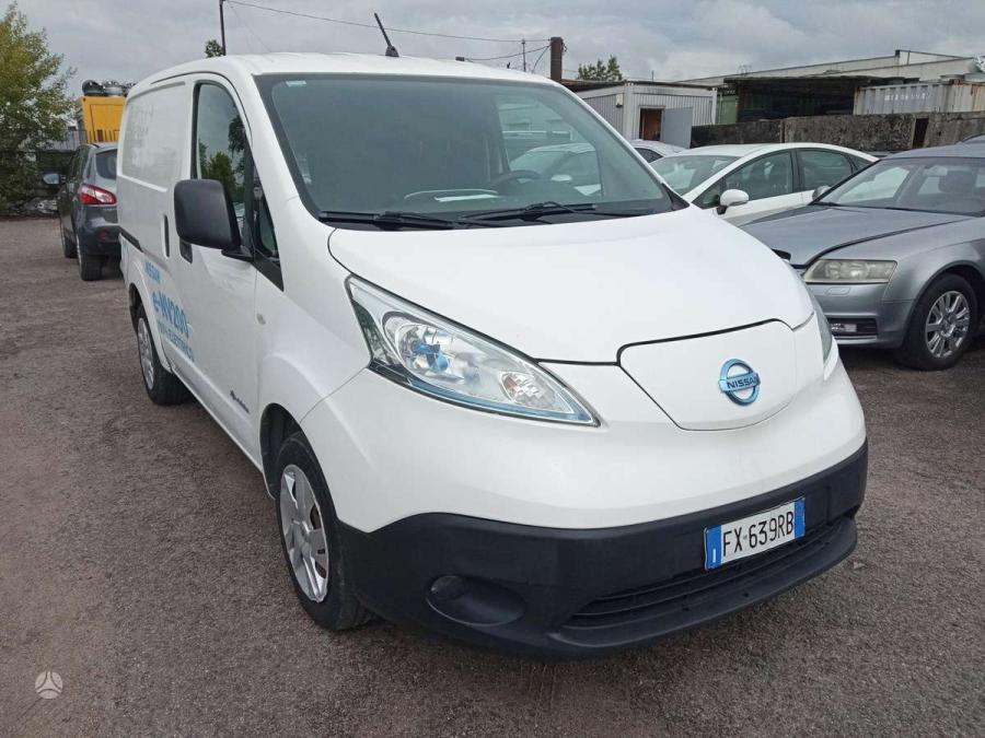 Balts Nissan e-NV200 2015 Panevēža, ar dzinēja tilpumu 0.00 L un nobraukumu 145 tūkst. km par 5600 €, foto 4 vietnē AUTOMOTO.COM.LV