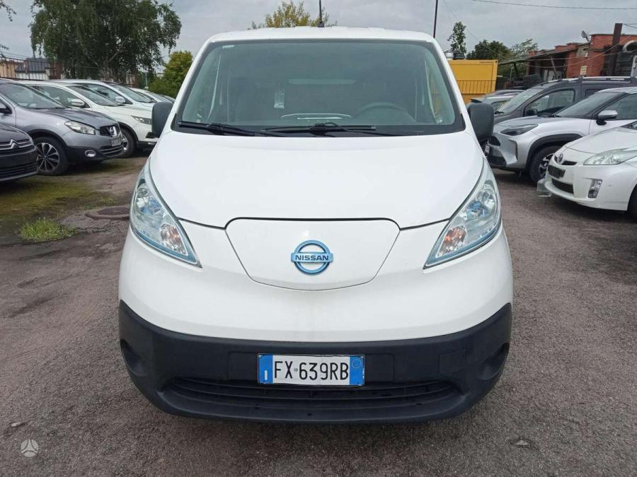 Balts Nissan e-NV200 2015 Panevēža, ar dzinēja tilpumu 0.00 L un nobraukumu 145 tūkst. km par 5600 €, foto 5 vietnē AUTOMOTO.COM.LV