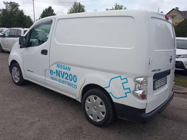 Balts Nissan e-NV200 2015 Panevēža, ar dzinēja tilpumu 0.00 L un nobraukumu 145 tūkst. km par 5600 €, foto 8 vietnē AUTOMOTO.COM.LV