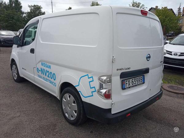 Balts Nissan e-NV200 2015 Panevēža, ar dzinēja tilpumu 0.00 L un nobraukumu 145 tūkst. km par 5600 €, foto 9 vietnē AUTOMOTO.COM.LV