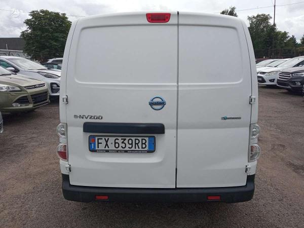 Balts Nissan e-NV200 2015 Panevēža, ar dzinēja tilpumu 0.00 L un nobraukumu 145 tūkst. km par 5600 €, foto 10 vietnē AUTOMOTO.COM.LV