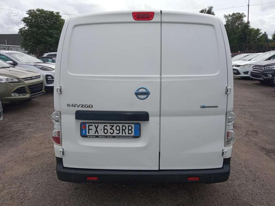Balts Nissan e-NV200 2015 Panevēža, ar dzinēja tilpumu 0.00 L un nobraukumu 145 tūkst. km par 5600 €, foto 11 vietnē AUTOMOTO.COM.LV