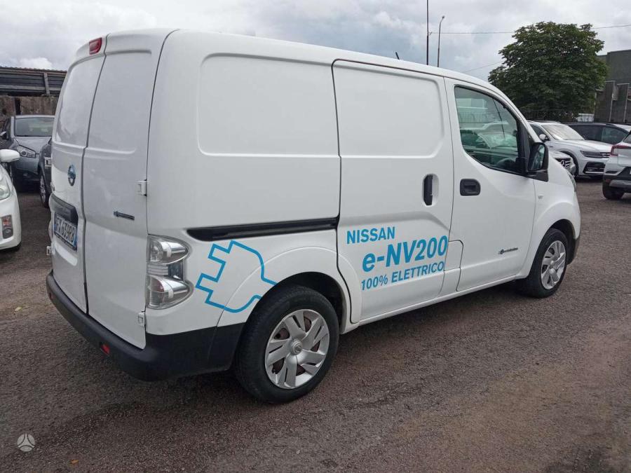 Balts Nissan e-NV200 2015 Panevēža, ar dzinēja tilpumu 0.00 L un nobraukumu 145 tūkst. km par 5600 €, foto 13 vietnē AUTOMOTO.COM.LV