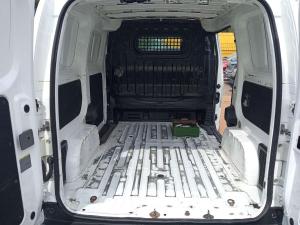 Balts Nissan e-NV200 2015 Panevēža, ar dzinēja tilpumu 0.00 L un nobraukumu 145 tūkst. km par 5600 €, foto 14 vietnē AUTOMOTO.COM.LV