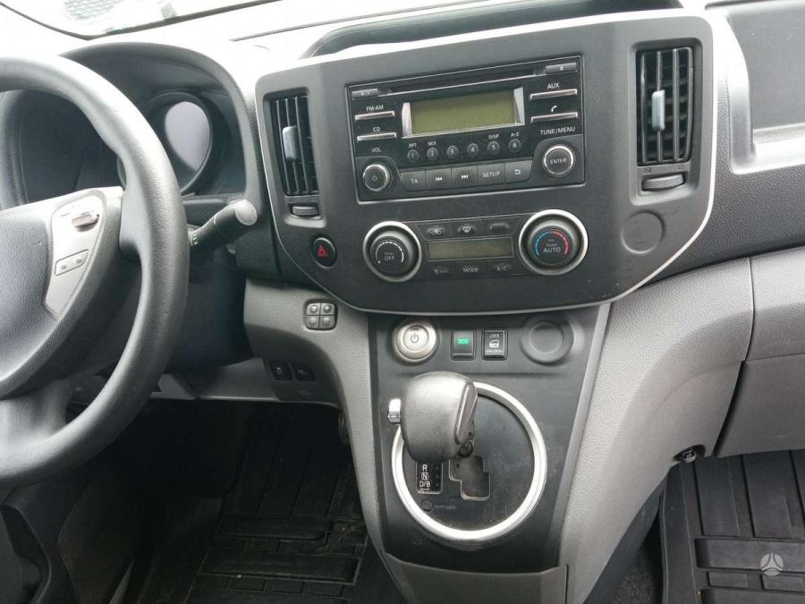Balts Nissan e-NV200 2015 Panevēža, ar dzinēja tilpumu 0.00 L un nobraukumu 145 tūkst. km par 5600 €, foto 19 vietnē AUTOMOTO.COM.LV