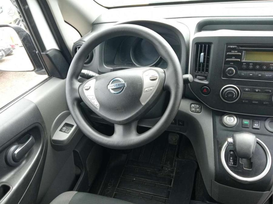 Balts Nissan e-NV200 2015 Panevēža, ar dzinēja tilpumu 0.00 L un nobraukumu 145 tūkst. km par 5600 €, foto 21 vietnē AUTOMOTO.COM.LV