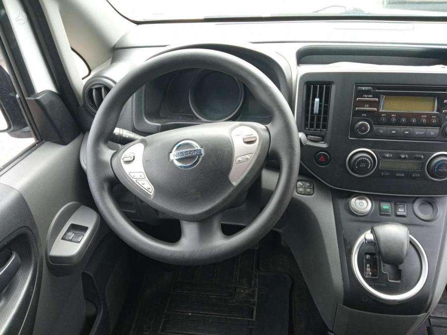 Balts Nissan e-NV200 2015 Panevēža, ar dzinēja tilpumu 0.00 L un nobraukumu 145 tūkst. km par 5600 €, foto 22 vietnē AUTOMOTO.COM.LV
