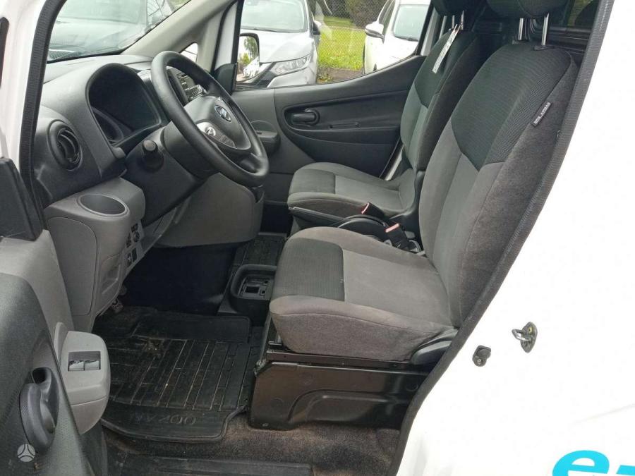 Balts Nissan e-NV200 2015 Panevēža, ar dzinēja tilpumu 0.00 L un nobraukumu 145 tūkst. km par 5600 €, foto 23 vietnē AUTOMOTO.COM.LV