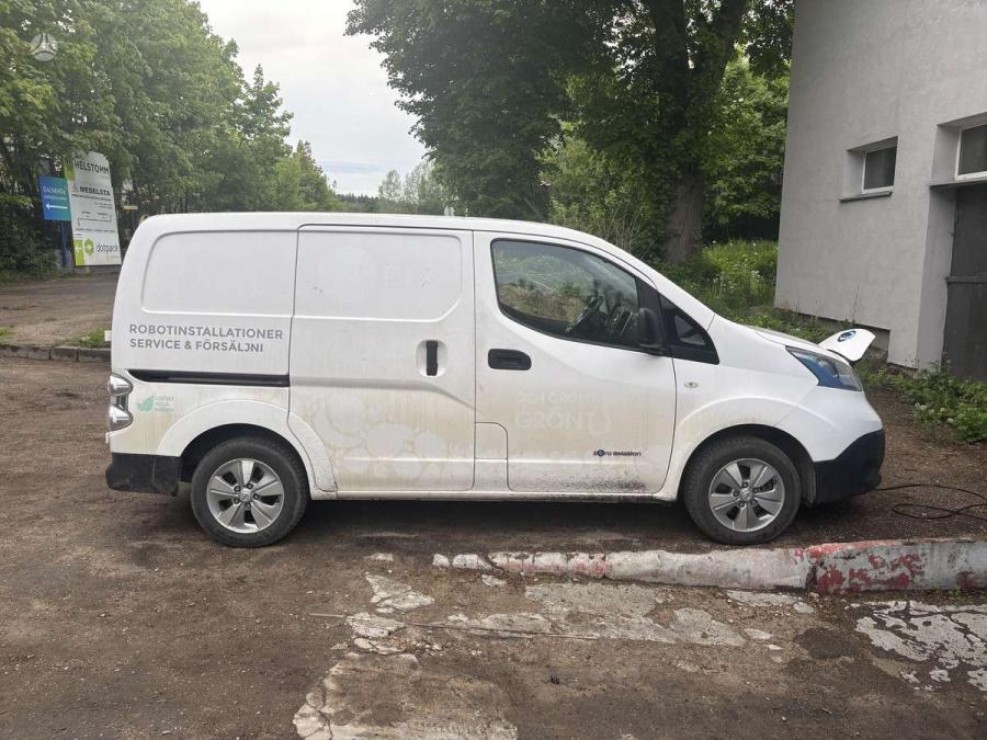 Balts Nissan e-NV200 2015 Viļņa, ar dzinēja tilpumu 0.00 L un nobraukumu 92 tūkst. km par 8410 €, foto 3 vietnē AUTOMOTO.COM.LV