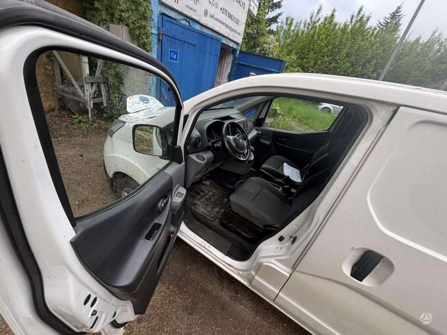 Balts Nissan e-NV200 2015 Viļņa, ar dzinēja tilpumu 0.00 L un nobraukumu 92 tūkst. km par 8410 €, foto 6 vietnē AUTOMOTO.COM.LV