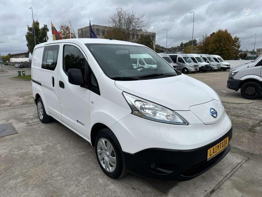 White Nissan e-NV200 2015 in Telschi, with an engine capacity of 0.00 L and mileage of 70 thousand km for 5900 €, photo 1 on AUTOMOTO.COM.LV