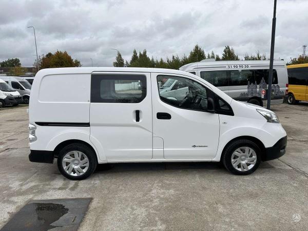White Nissan e-NV200 2015 in Telschi, with an engine capacity of 0.00 L and mileage of 70 thousand km for 5900 €, photo 3 on AUTOMOTO.COM.LV
