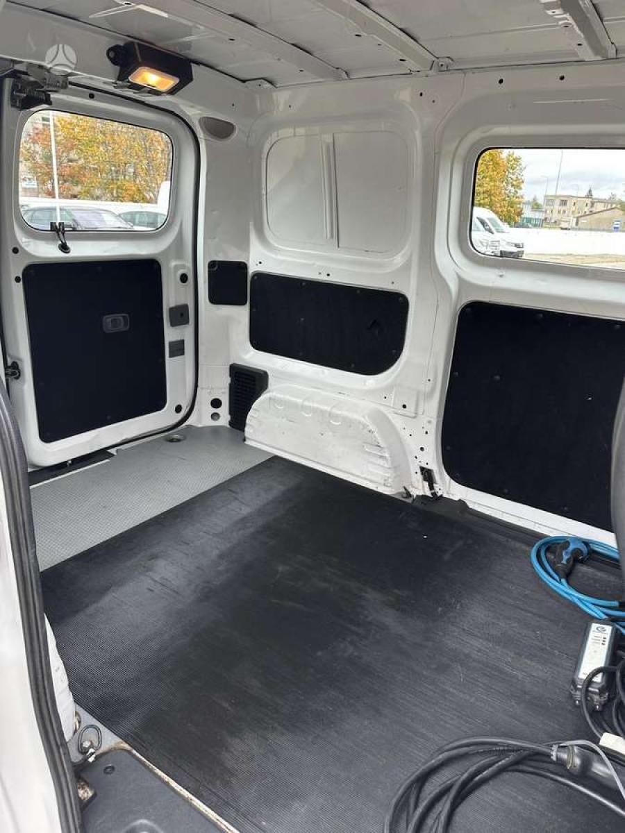White Nissan e-NV200 2015 in Telschi, with an engine capacity of 0.00 L and mileage of 70 thousand km for 5900 €, photo 4 on AUTOMOTO.COM.LV