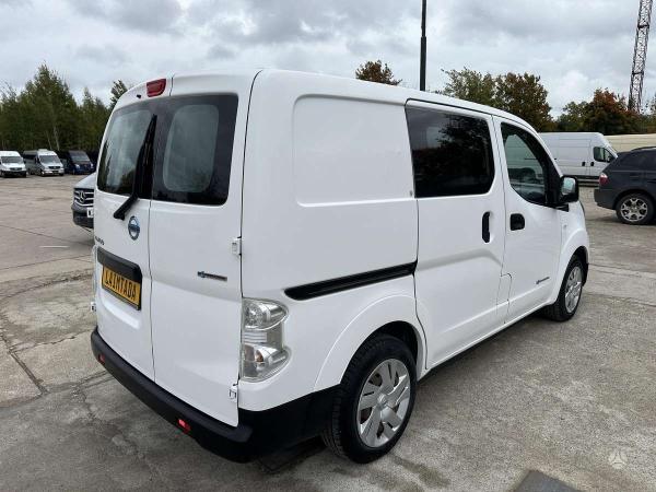 White Nissan e-NV200 2015 in Telschi, with an engine capacity of 0.00 L and mileage of 70 thousand km for 5900 €, photo 6 on AUTOMOTO.COM.LV