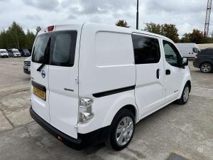 White Nissan e-NV200 2015 in Telschi, with an engine capacity of 0.00 L and mileage of 70 thousand km for 5900 €, photo 6 on AUTOMOTO.COM.LV