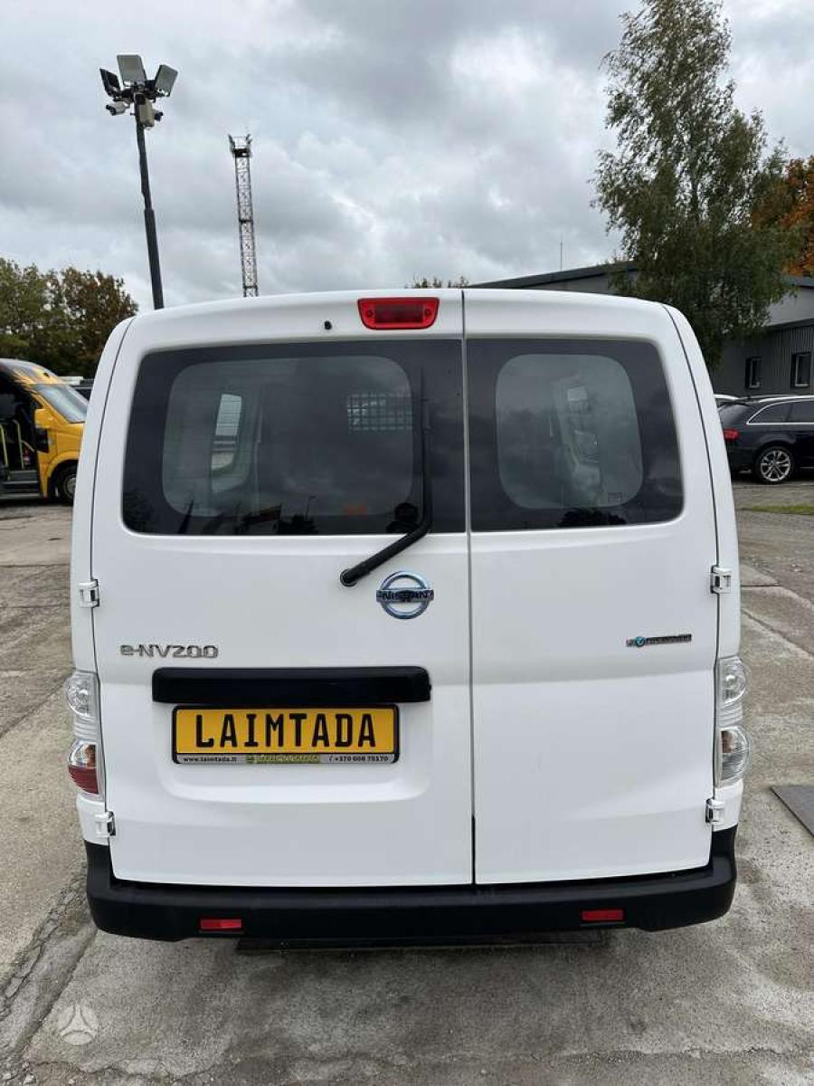 White Nissan e-NV200 2015 in Telschi, with an engine capacity of 0.00 L and mileage of 70 thousand km for 5900 €, photo 7 on AUTOMOTO.COM.LV