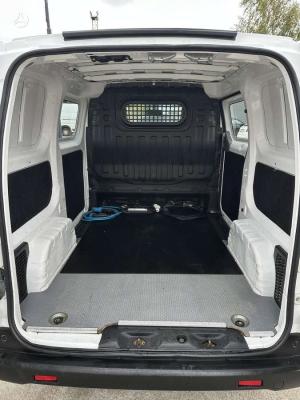 White Nissan e-NV200 2015 in Telschi, with an engine capacity of 0.00 L and mileage of 70 thousand km for 5900 €, photo 8 on AUTOMOTO.COM.LV