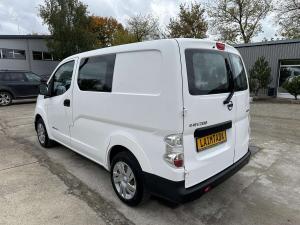 White Nissan e-NV200 2015 in Telschi, with an engine capacity of 0.00 L and mileage of 70 thousand km for 5900 €, photo 9 on AUTOMOTO.COM.LV
