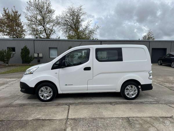 White Nissan e-NV200 2015 in Telschi, with an engine capacity of 0.00 L and mileage of 70 thousand km for 5900 €, photo 10 on AUTOMOTO.COM.LV