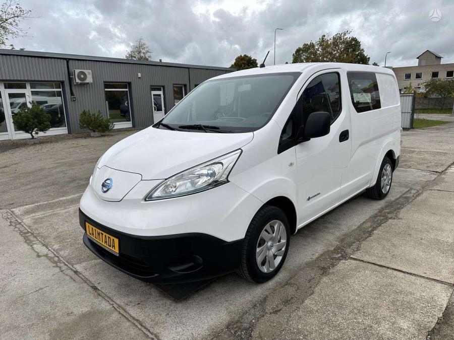 White Nissan e-NV200 2015 in Telschi, with an engine capacity of 0.00 L and mileage of 70 thousand km for 5900 €, photo 11 on AUTOMOTO.COM.LV