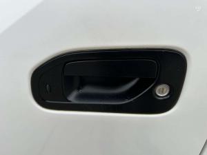 White Nissan e-NV200 2015 in Telschi, with an engine capacity of 0.00 L and mileage of 70 thousand km for 5900 €, photo 13 on AUTOMOTO.COM.LV