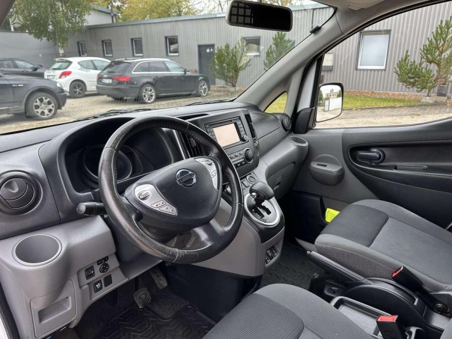 White Nissan e-NV200 2015 in Telschi, with an engine capacity of 0.00 L and mileage of 70 thousand km for 5900 €, photo 15 on AUTOMOTO.COM.LV