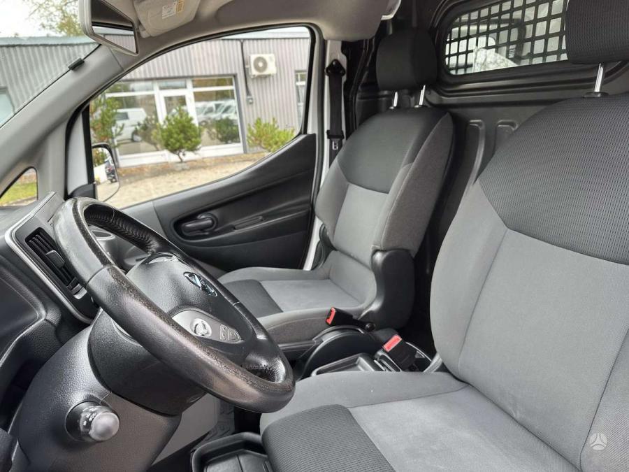 White Nissan e-NV200 2015 in Telschi, with an engine capacity of 0.00 L and mileage of 70 thousand km for 5900 €, photo 16 on AUTOMOTO.COM.LV