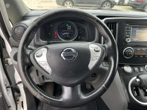 White Nissan e-NV200 2015 in Telschi, with an engine capacity of 0.00 L and mileage of 70 thousand km for 5900 €, photo 17 on AUTOMOTO.COM.LV