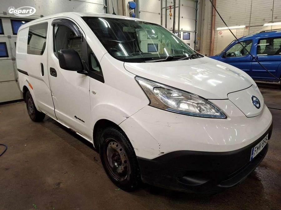 White Nissan e-NV200 2017 in Utena, with an engine capacity of 0.00 L and mileage of 98 thousand km for 2700 €, photo 3 on AUTOMOTO.COM.LV
