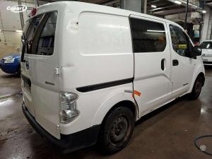 White Nissan e-NV200 2017 in Utena, with an engine capacity of 0.00 L and mileage of 98 thousand km for 2700 €, photo 5 on AUTOMOTO.COM.LV