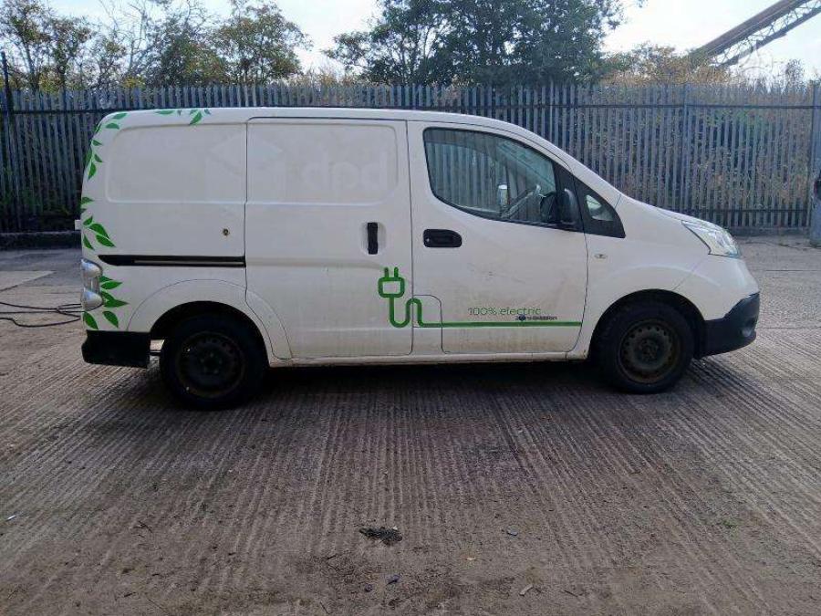 White Nissan e-NV200 2020 in Vilnius, with an engine capacity of 0.00 L and mileage of 150 thousand km for 4000 €, photo 12 on AUTOMOTO.COM.LV
