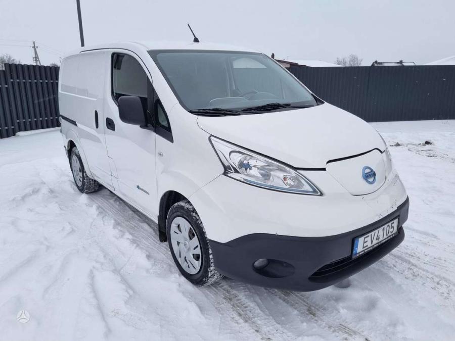 Белый Ниссан e-NV200 2015 в Алитус, объемом двигателя 0.00 л и пробегом 121 тыс. км за 2900 €, фото 1 на AUTOMOTO.COM.LV