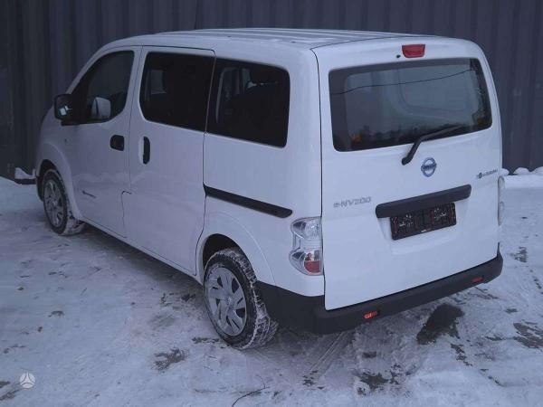 Balts Nissan e-NV200 2021 Viļņa, ar dzinēja tilpumu 0.00 L un nobraukumu 50 tūkst. km par 13900 €, foto 4 vietnē AUTOMOTO.COM.LV