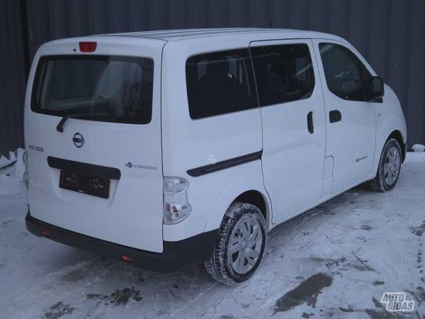 White Nissan e-NV200 2021 in Vilnius, with an engine capacity of 0.00 L and mileage of 50 thousand km for 13900 €, photo 3 on AUTOMOTO.COM.LV