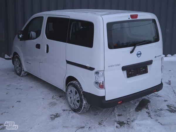 White Nissan e-NV200 2021 in Vilnius, with an engine capacity of 0.00 L and mileage of 50 thousand km for 13900 €, photo 4 on AUTOMOTO.COM.LV