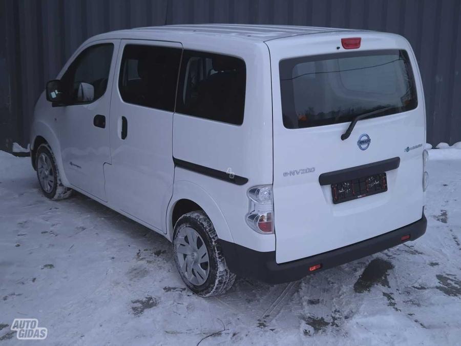 Белый Ниссан e-NV200 2021 в Вильнюс, объемом двигателя 0.00 л и пробегом 50 тыс. км за 13900 €, фото 4 на AUTOMOTO.COM.LV