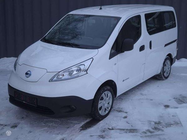 Белый Ниссан e-NV200 2021 в Вильнюс, объемом двигателя 0.00 л и пробегом 50 тыс. км за 13900 €, фото 1 на AUTOMOTO.COM.LV
