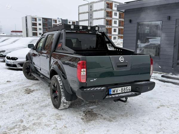 Black Nissan Frontier 2005 in Jelgava, with an engine capacity of 3.95 L and mileage of 174 thousand km for 6999 €, photo 3 on AUTOMOTO.COM.LV