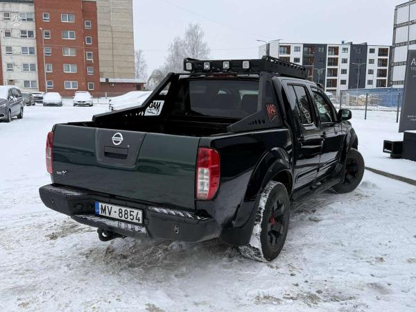 Black Nissan Frontier 2005 in Jelgava, with an engine capacity of 3.95 L and mileage of 174 thousand km for 6999 €, photo 4 on AUTOMOTO.COM.LV