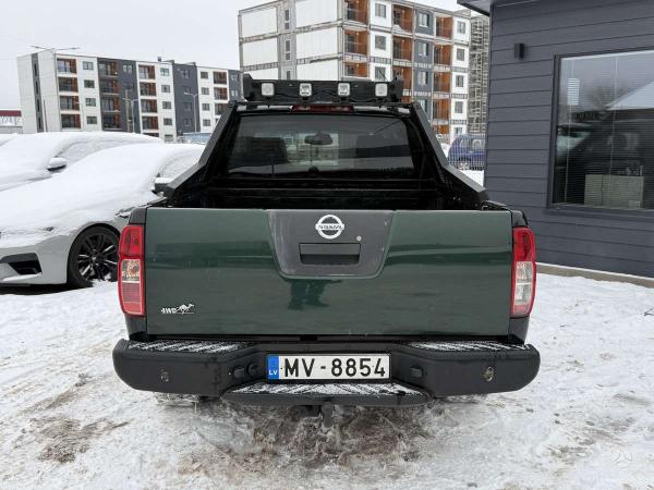 Black Nissan Frontier 2005 in Jelgava, with an engine capacity of 3.95 L and mileage of 174 thousand km for 6999 €, photo 6 on AUTOMOTO.COM.LV